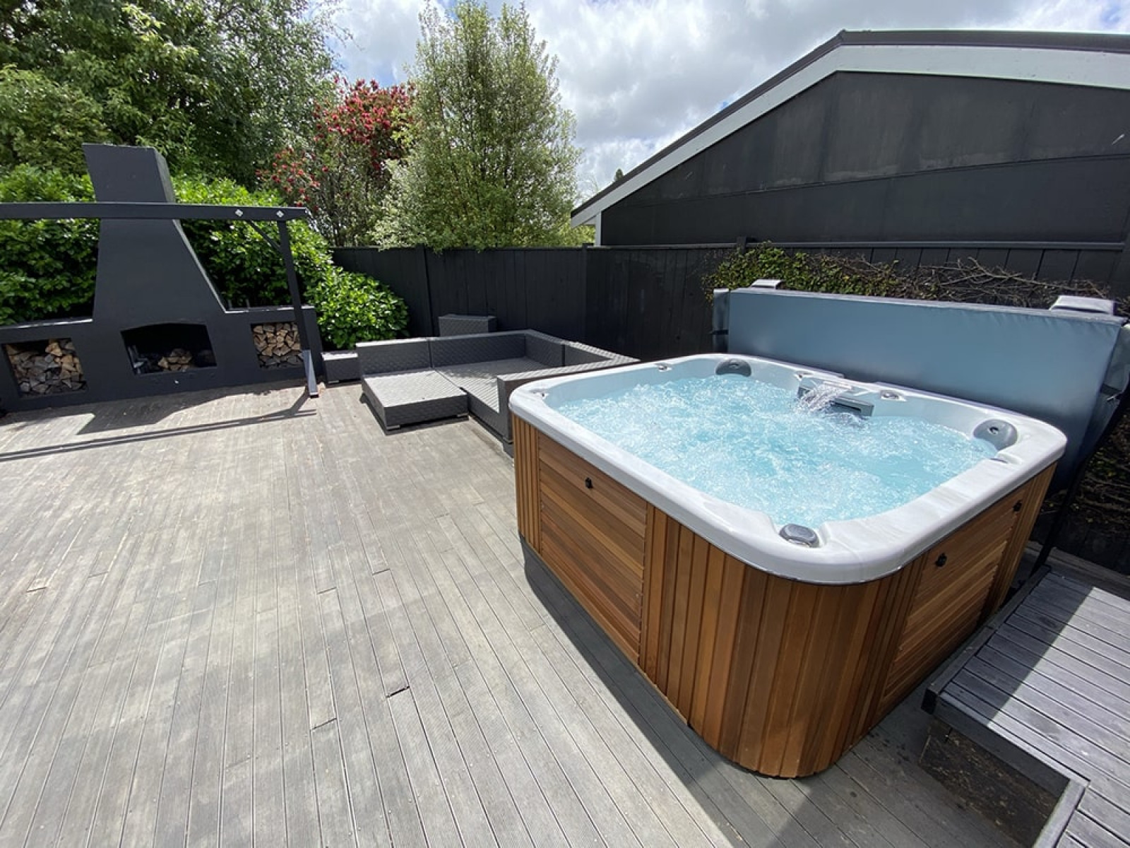 Family Spa Pool | 6-7 Person Spa | Sapphire Spas New Zealand
